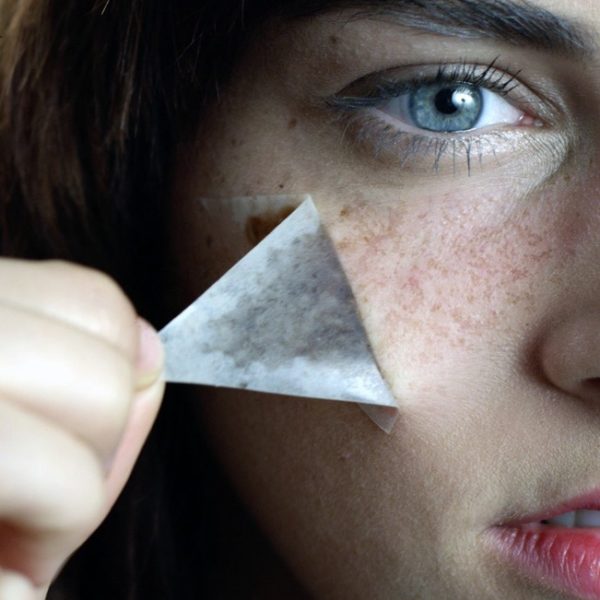 陽光贈予的禮物：缺陷美盛行，衍生出「一次性雀斑貼」 - The Femin